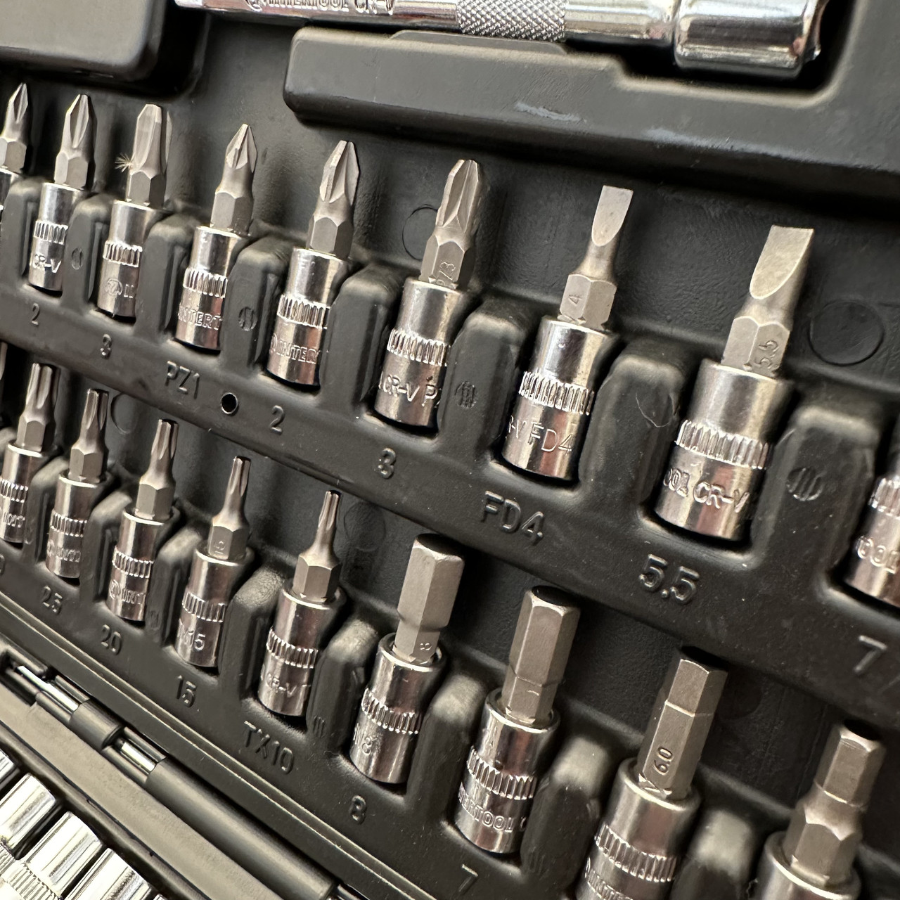 Набор инструментов на 46 ед. INTERTOOL ET-8046 серия STORM Cr-V на одну трещотку 1/4 (ID ...