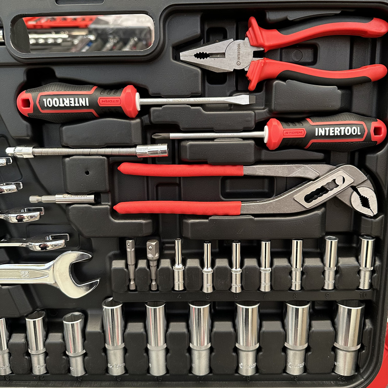 Набор инструментов на 233 ед. INTERTOOL ET-8233 серия STORM Cr-V на три трещотки 1/2 3/8 1/4 (ID ...