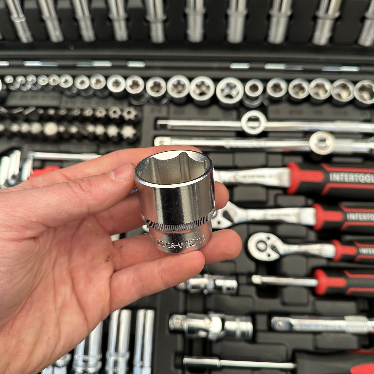 Набір інструментів на 233 од. INTERTOOL ET-8233 серия STORM Cr-V на три трещотки 1/2 3/8 1/4 (ID ...