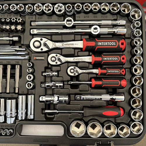 Набір інструментів на 233 од. INTERTOOL ET-8233 серия STORM Cr-V на три трещотки 1/2 3/8 1/4 (ID ...