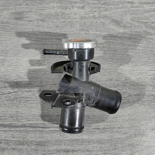 Горловина системы охлаждения с крышкой Nissan Altima 13-18 2.5 21501 ...