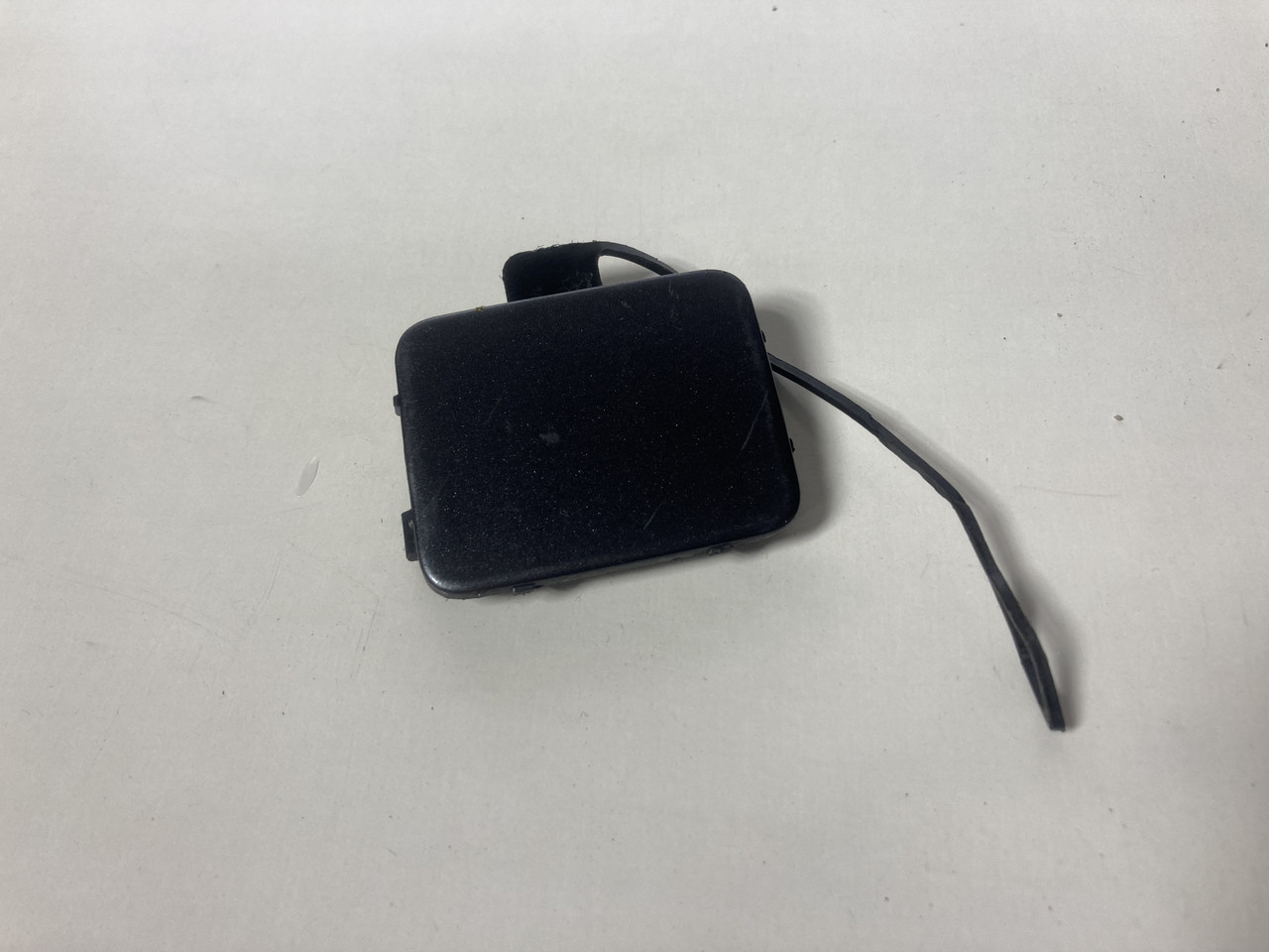 Заглушка бампера буксировочного крюка передняя на BMW 3-Series (E90 ...