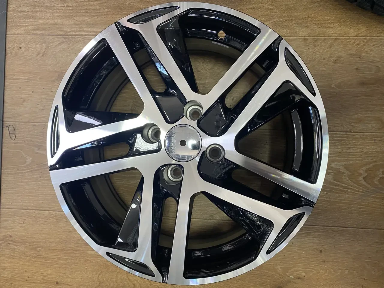 Диски литые R16 PCD5x108 ZF FR876 BMF ET44 DIA65.1 7.0j Киев (ID ...