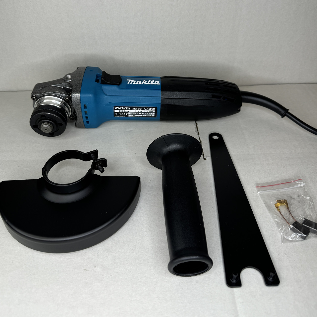 Болгарка Makita GA5030 (+ДОДАТКОВИЙ КОМПЛЕКТ ВУГІЛЬНИХ ЩІТОК): продаж ...