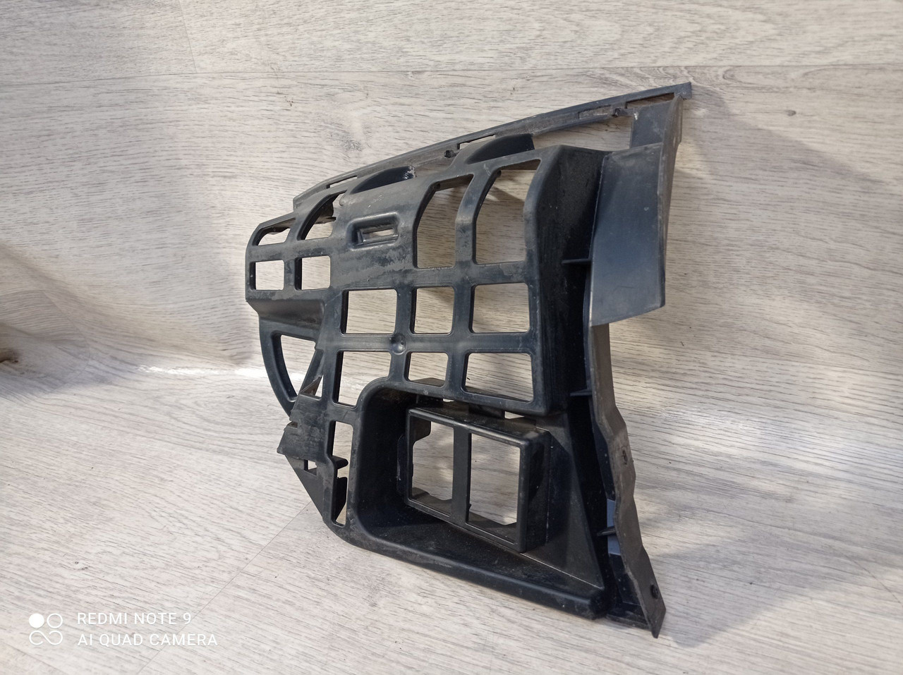 Кронштейн кріплення направляюча заднього бампера лівий Mercedes CLA ...