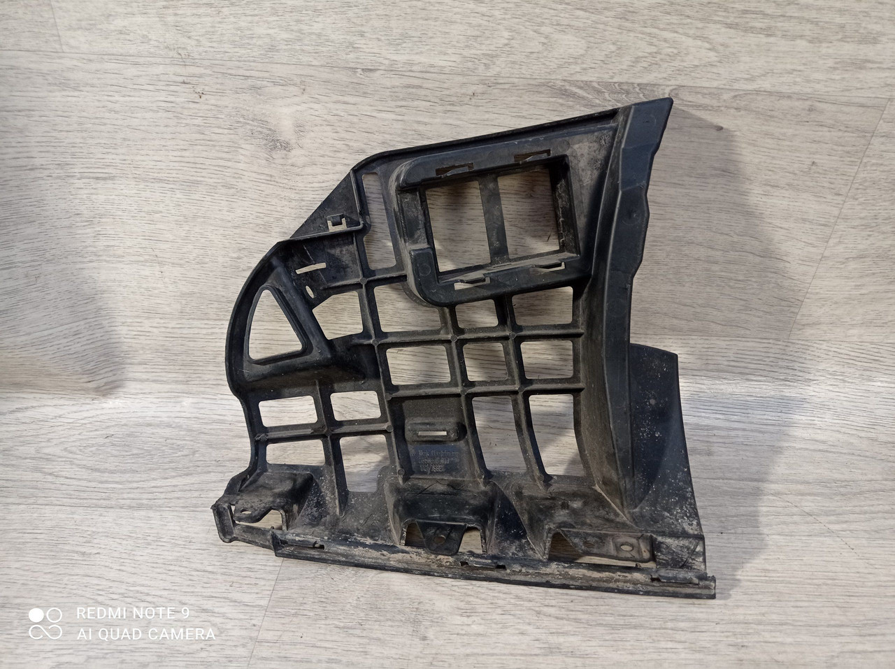 Кронштейн кріплення направляюча заднього бампера лівий Mercedes CLA ...