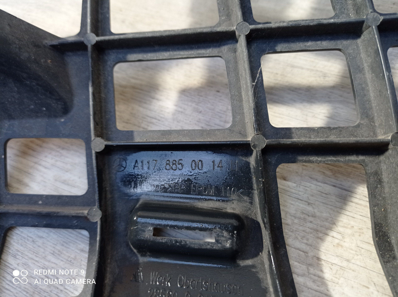 Кронштейн кріплення направляюча заднього бампера лівий Mercedes CLA ...