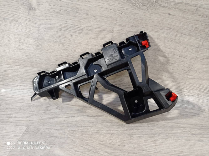 Кронштейн кріплення направляюча заднього бампера права Opel Astra J ...