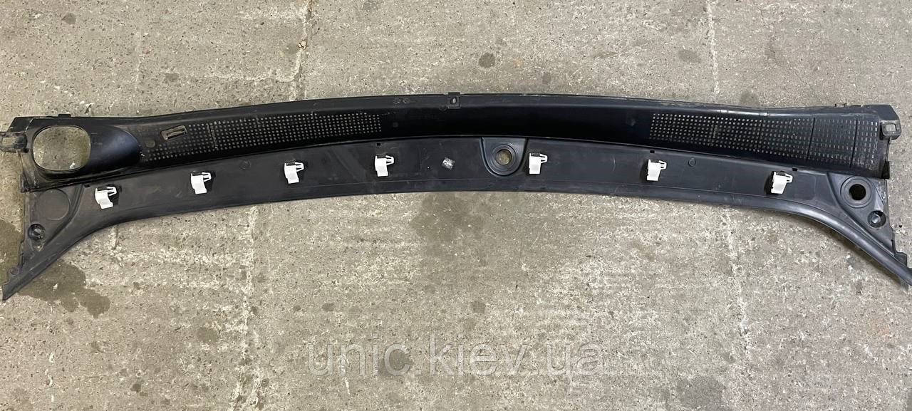 Пластик (жабо) під лобове скло Рено Сандеро 2 б/в 668113105R: продаж ...