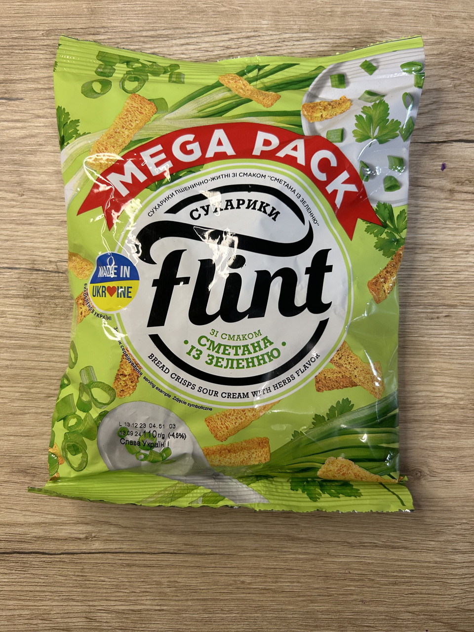 Сухарики Flint пшенично-житні зі смаком сметани із зеленню 100 г, цена ...