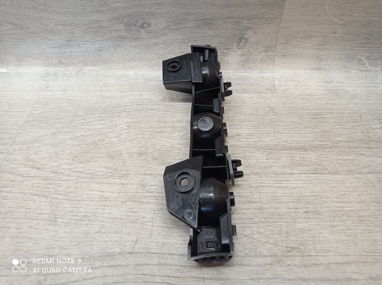 Кронштейн кріплення направляюча заднього бампера правий Renault Captur ...