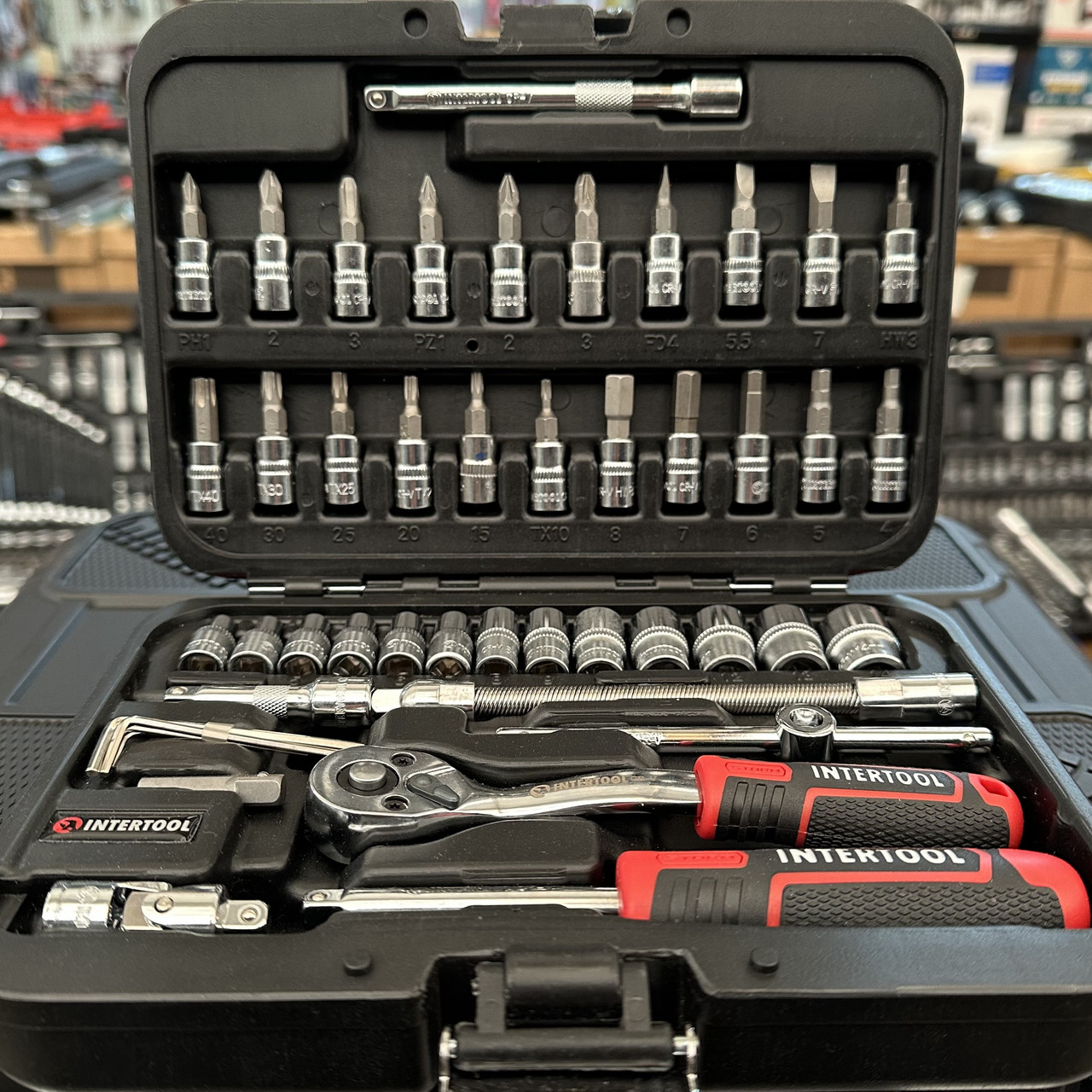 Набір інструментів на 46 од. INTERTOOL ET-8046 серія STORM Cr-V на одну тріскачку 1/4, ціна: 645 ...
