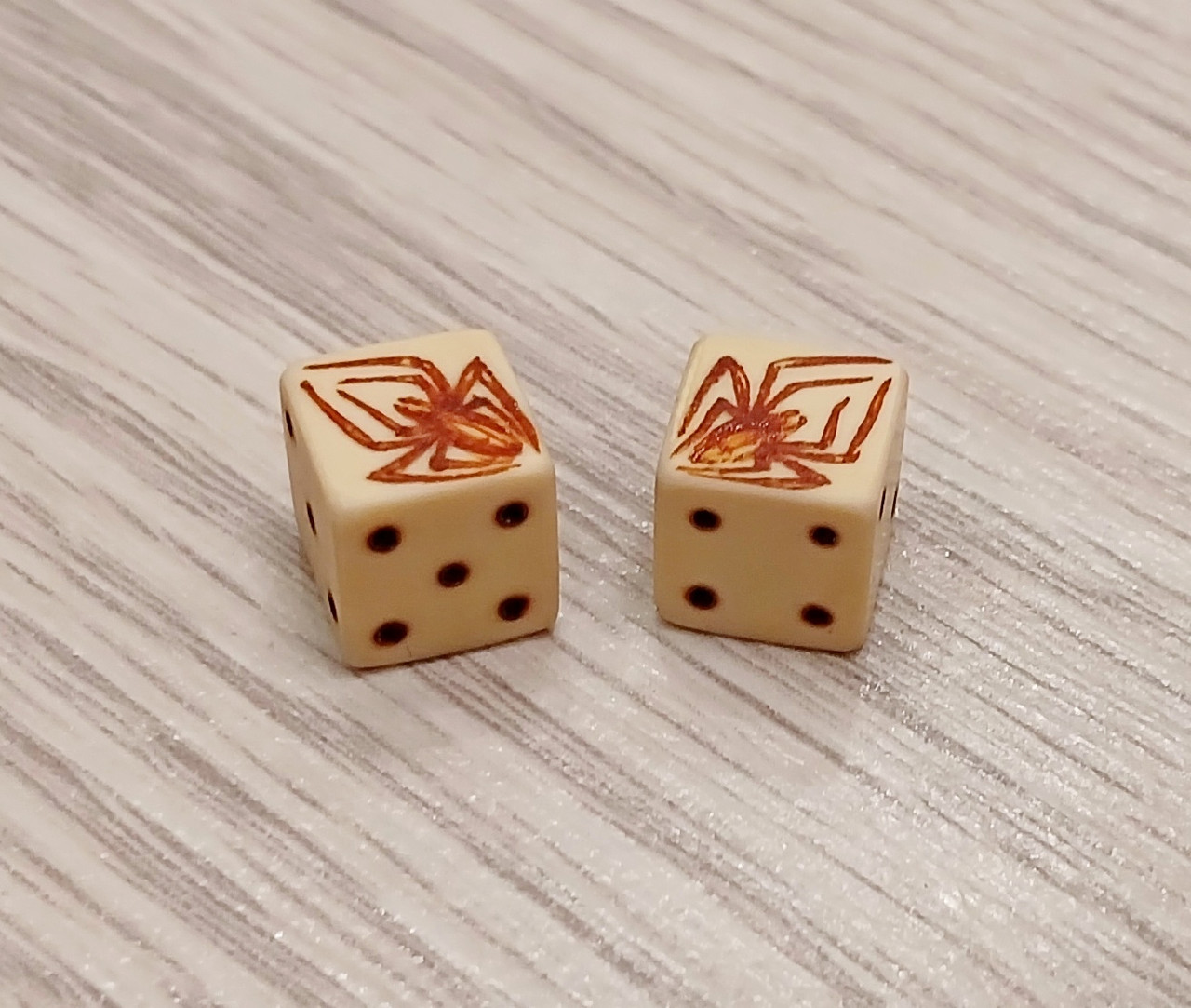 Кубики для игр (зары) для игры в нарды "Пауки": продажа, цена в ...