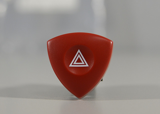 Включатель аварийной остановки на Renault Trafic 01-> — RENAULT ...