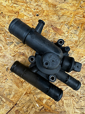 Термостат охолоджуючої рідини з корпусом на Renault Megane II 01->09 1 ...