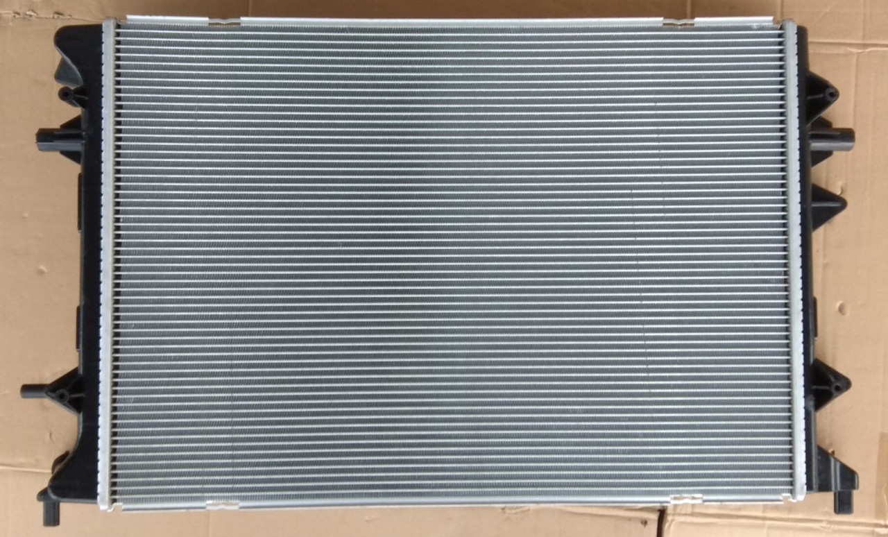 Радиатор доп. охл. двиг. (628 x 441 x 26) VW Golf,Caddy 1.4TFSI 2.0TDI ...