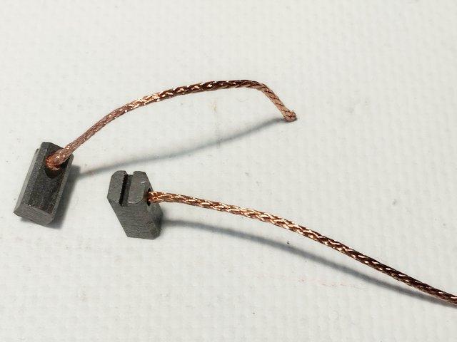 Щітка електродвигуна (5х5х10) провод збоку (1 шт) OB9038: продаж, ціна ...
