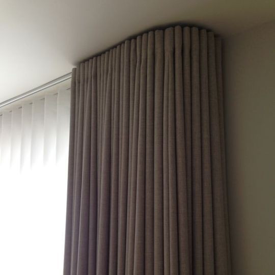 Купити стельові металеві карнизи для штор - Інтер’єр вікна