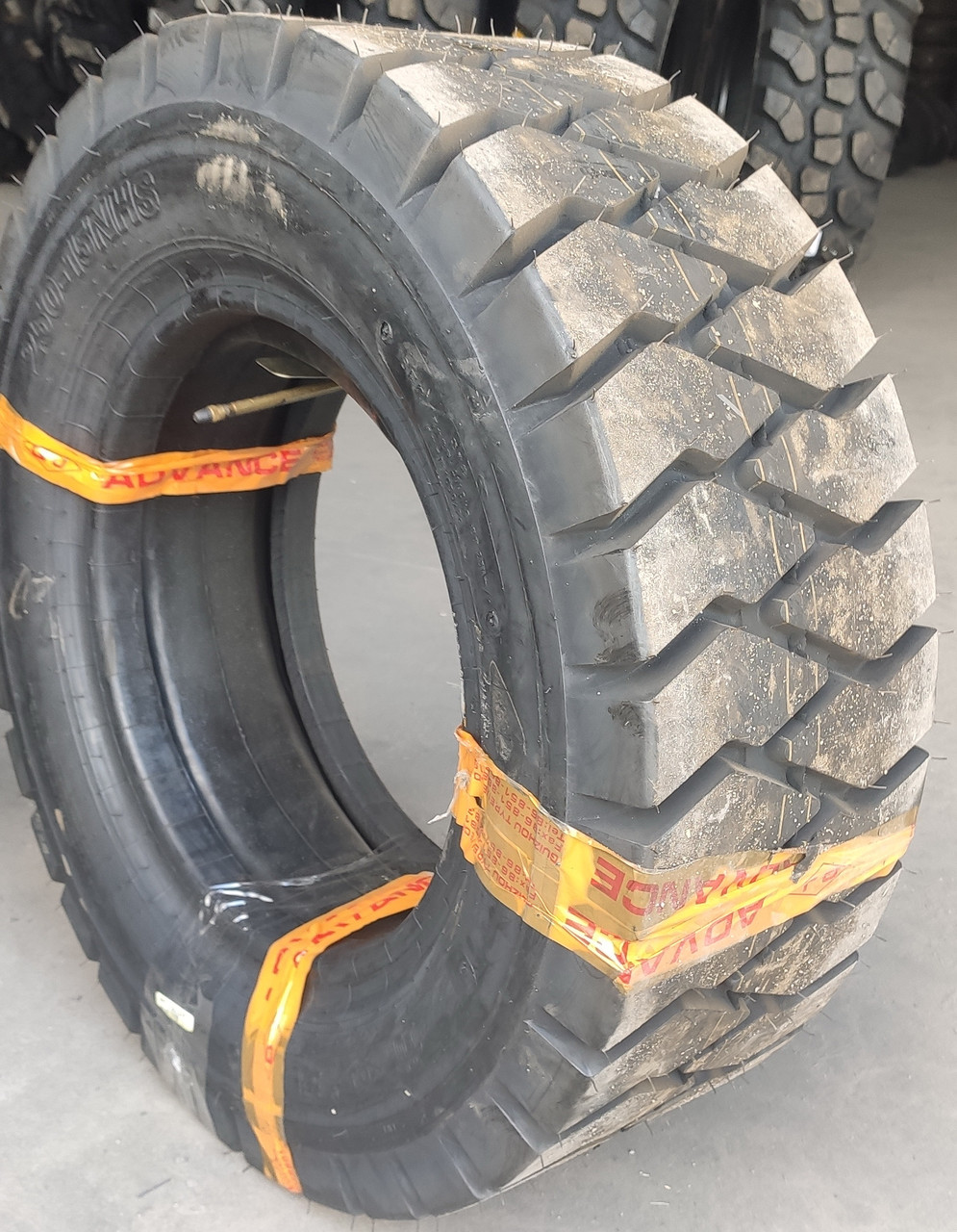 Шины 250-15 Advance LB-033 18PR для складских погрузчиков: продажа ...