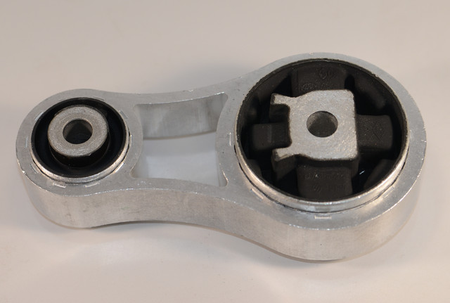 Подушка двигателя на Renault Trafic 2001-> 1.9dCi (внизу, восьмёрка ...