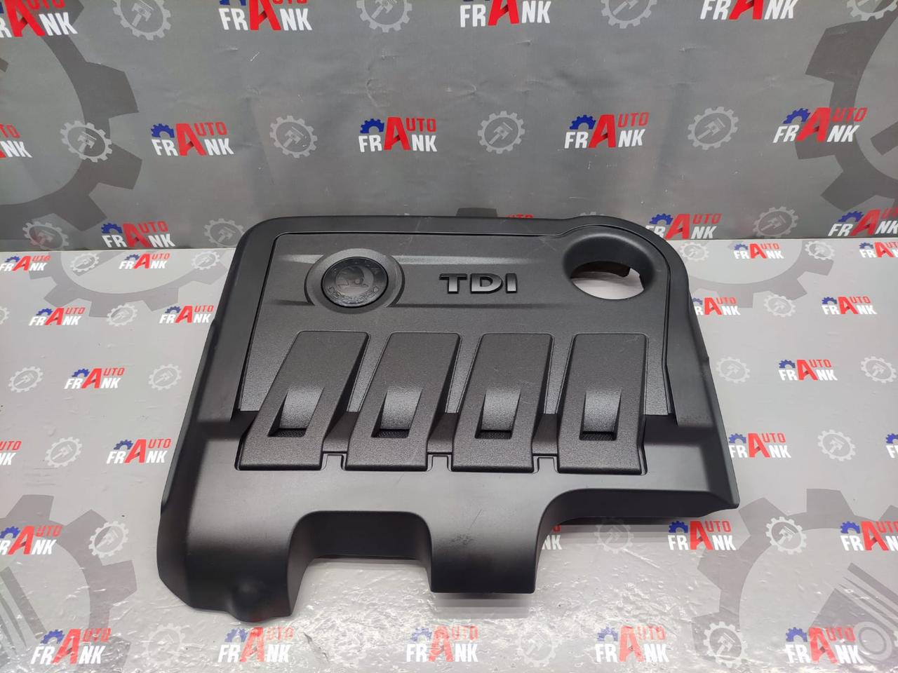 Крышка двигателя декоративная 03L103925, 03L103925R Audi Seat Skoda ...