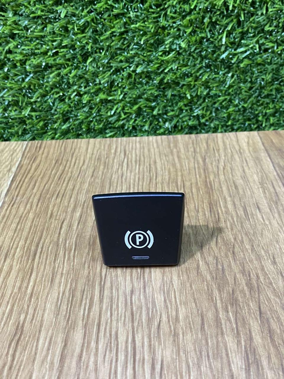 Кнопка ручного стояночного тормоза "P" BMW F10 F07 F01 F25 F26 F11 F06 ...