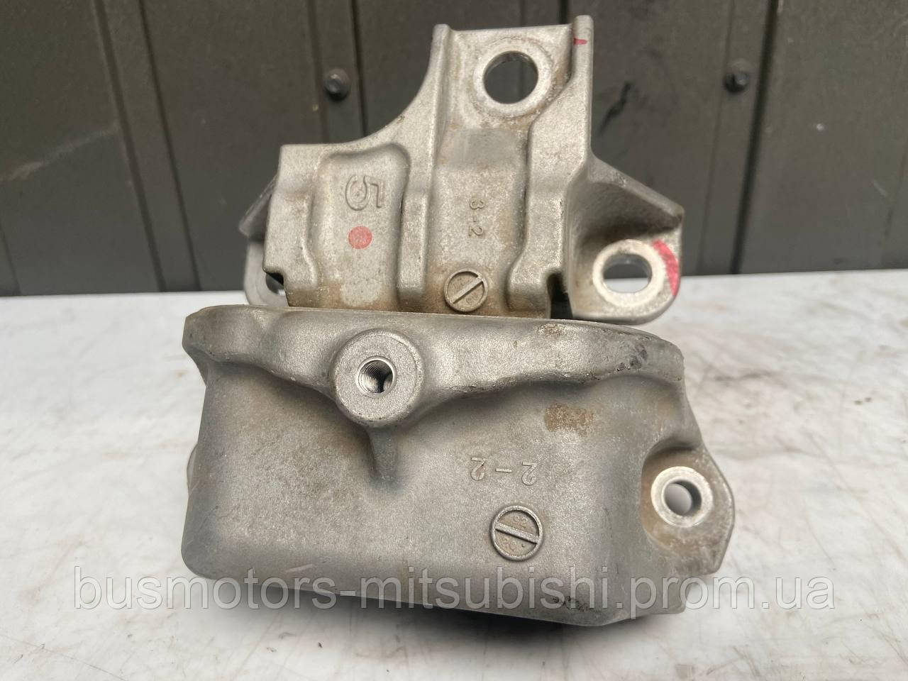 Подушка кріплення двигуна ліва Mitsubishi Outlander 3 2012-2022 ...