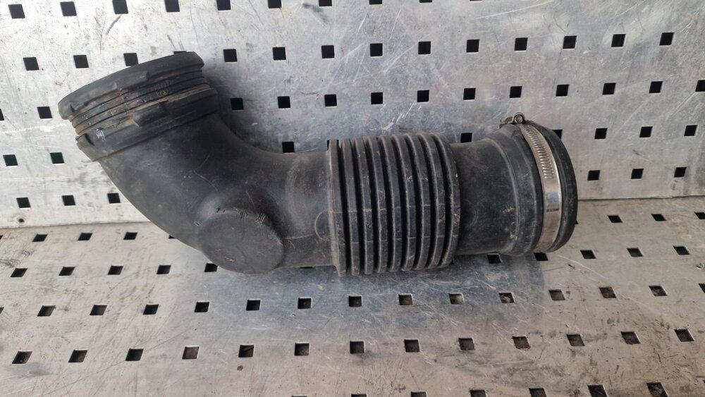 Патрубок від ДМРВ до турбіни короткий 2.3DCI 2010+ 165763705R Рено ...