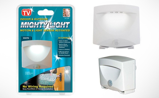 LED светильник с датчиком движения Mighty Light на батарейках: продажа ...