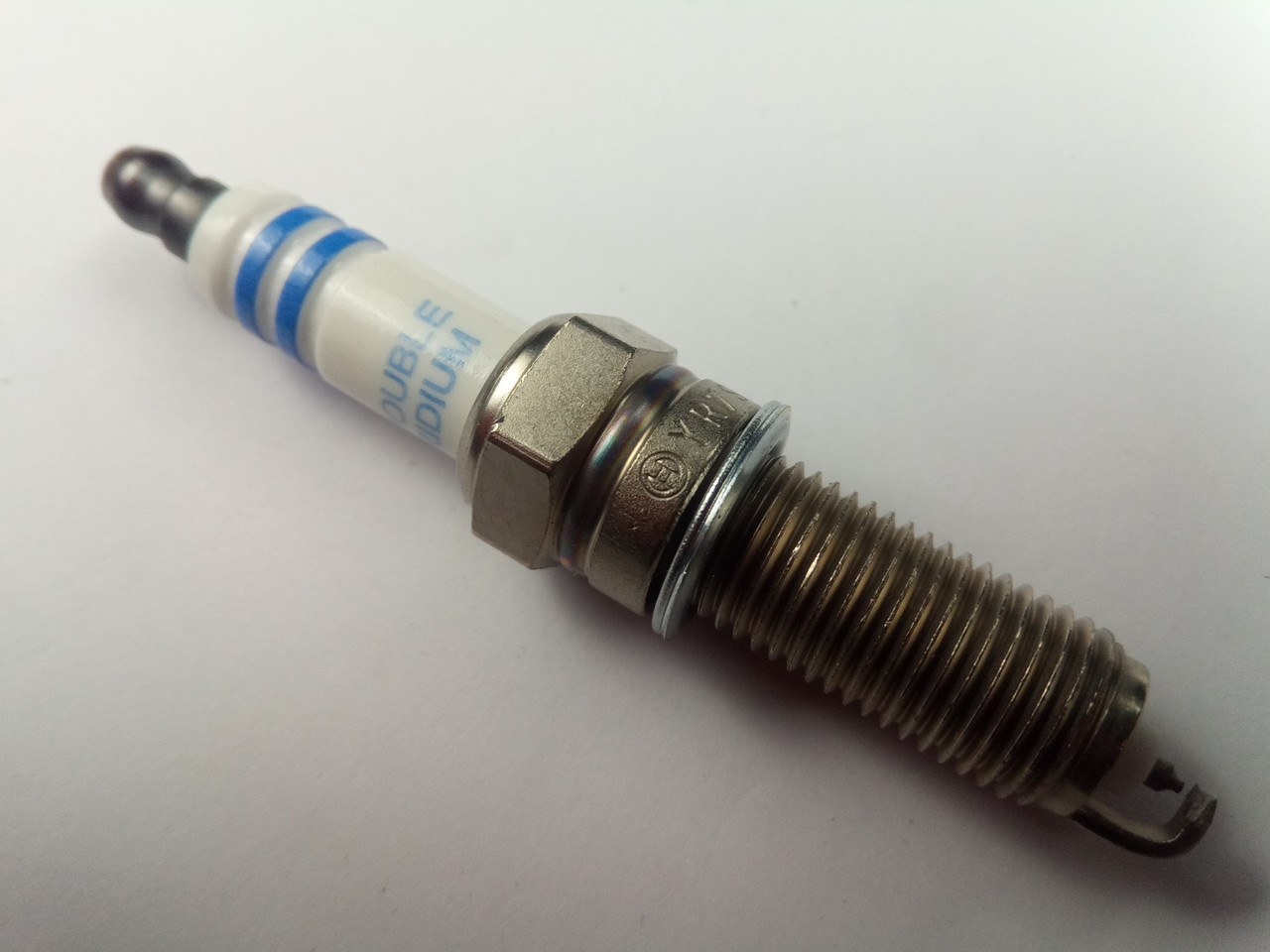 Свеча зажигания BOSCH PLATINUM Iridium YR7SII33T (Hyundai/KIA LPI ...