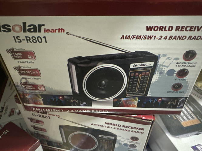 Радіоприймач веселий iSolar IS-R801 на акумуляторі з ліхтариком (ID ...