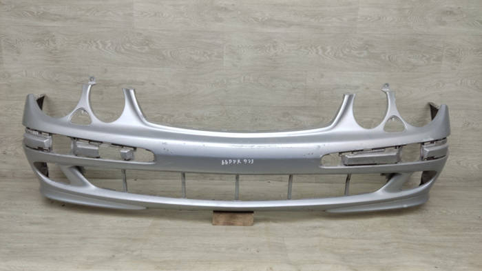 Бампер передній Mercedes W211 (2002-2006) A2118800240 Деф. (тріщина ...
