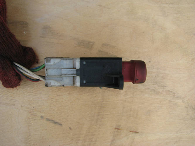 Б/у кнопка аварийки Renault Laguna, 622955, цена: 500 ₴, купить на Prom.ua