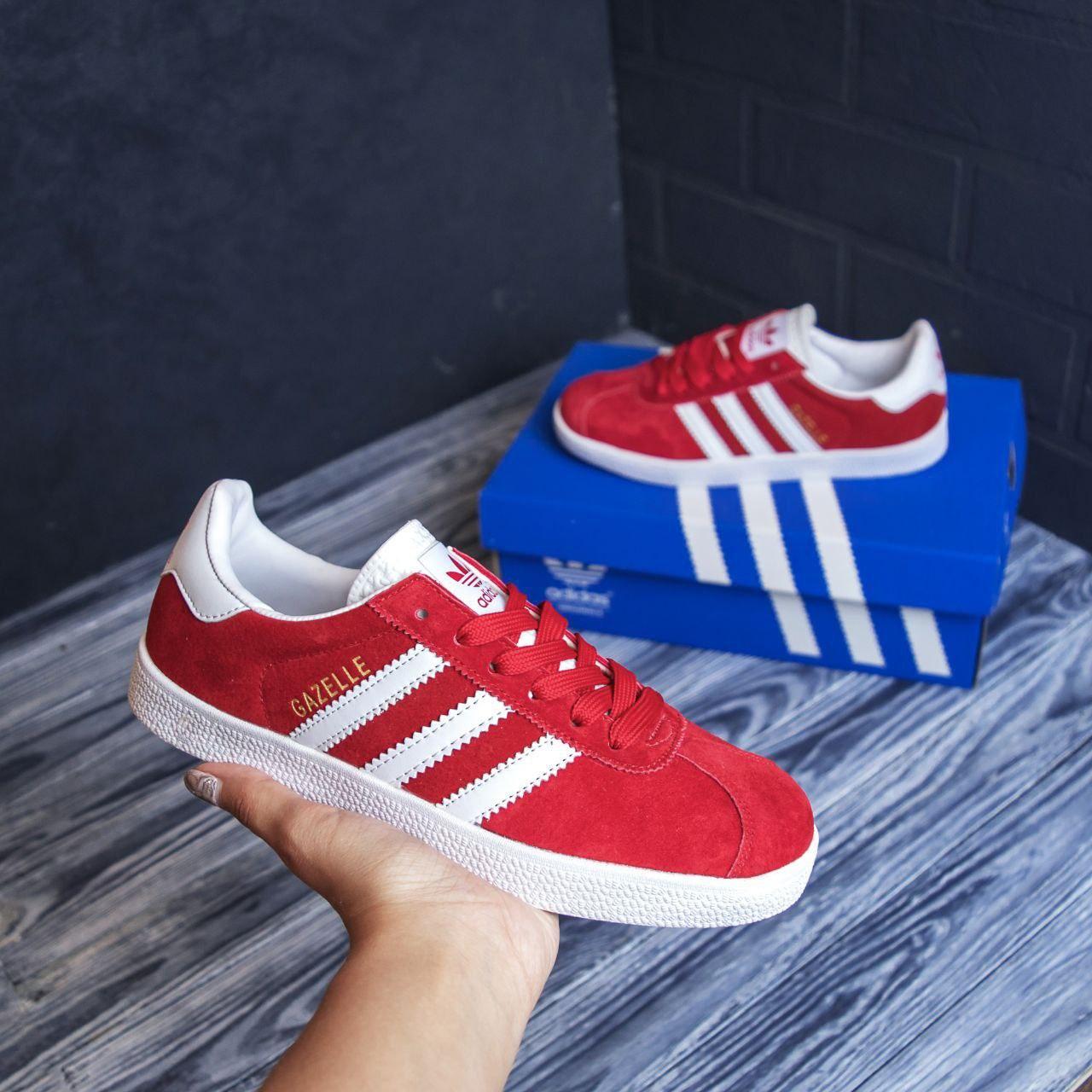Женские замшевые кеды кроссовки Adidas Gazelle Red красные с белым ...