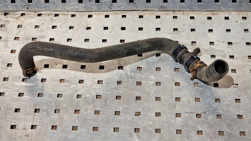 Патрубок системи охолодження 2014+ 1.6DCI 924106155R Рено Трафік 3 ...