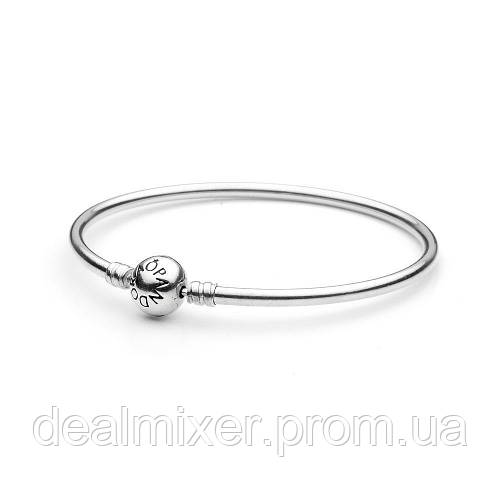 Серебряный браслет-бэнгл Pandora Moments 590713 18 DR, код: 7359885 (ID ...