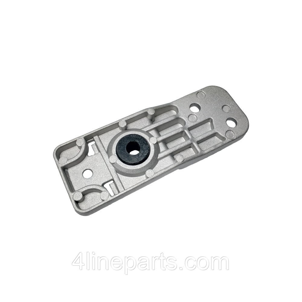 Кронштейн радіатора нижній Astra J Opel 13300486 13304695 1310008 ...