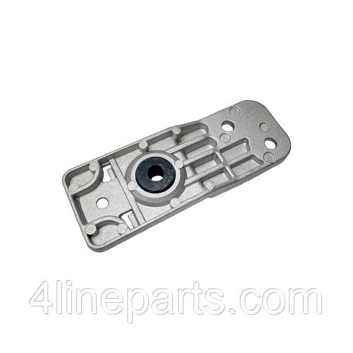 Кронштейн радіатора нижній Astra J Opel 13300486 13304695 1310008 ...