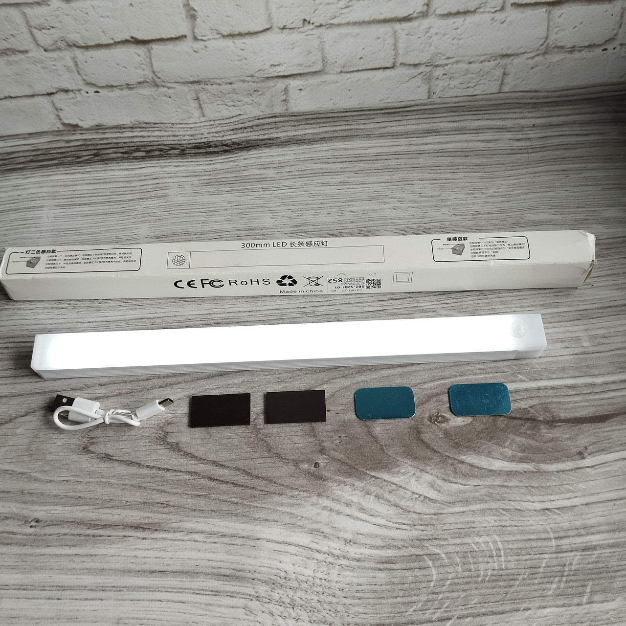 Светодиодный светильник USB 30см 21 LED с аккумулятором и датчиком ...