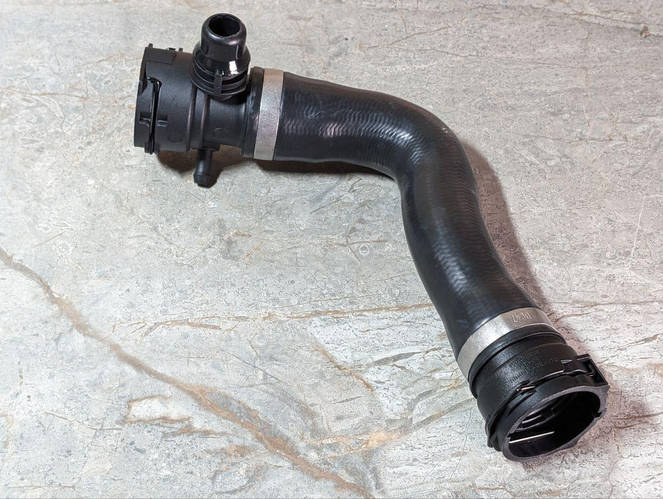 Верхний шланг радиатора для BMW E90 E91 E92 E93 E82 E88 Z4 17127540127 ...