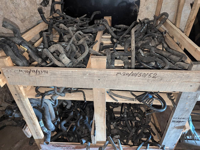 Патрубки BMW Б.У системи охолодження / повітряні Е32 Е34 Е36 Е38 Е39 ...