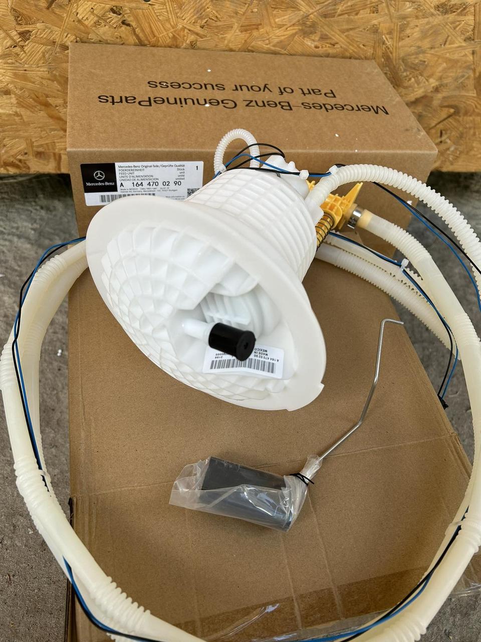 Фільтр паливний Mercedes ML W164 / GL X164 / R W251 Бензин A1644700290 ...