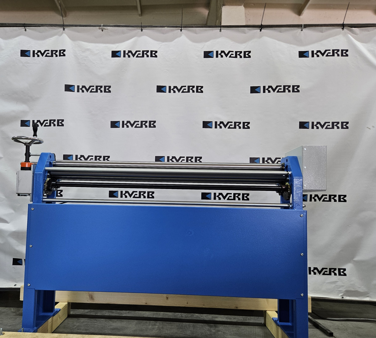 Вальцовочный станок PRINZING RM 52/128 с ручным приводом.