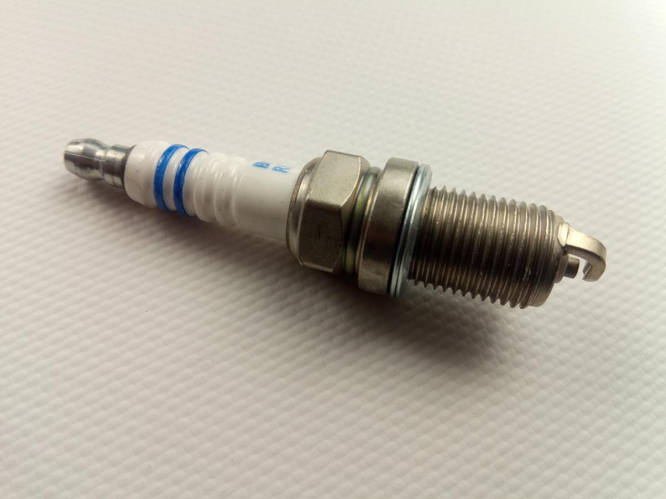 Свеча зажигания BOSCH PLUS FR7DCX +11 (ВАЗ 2110-12, 16 кл.) (0242235667 ...