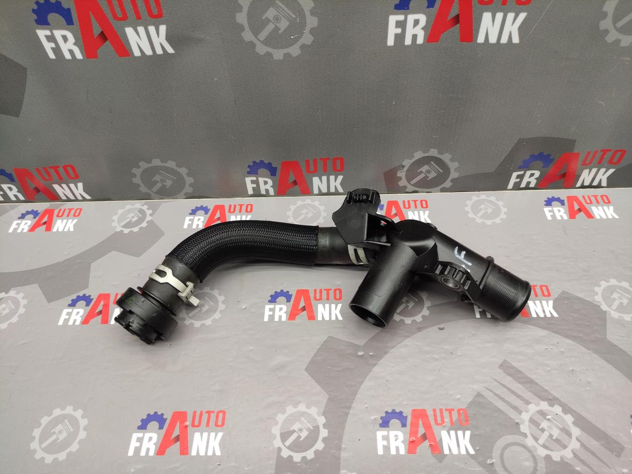 Тройник/Фланец системы охлаждения 9684589080 для Citroen/ Peugeot/ Ford ...