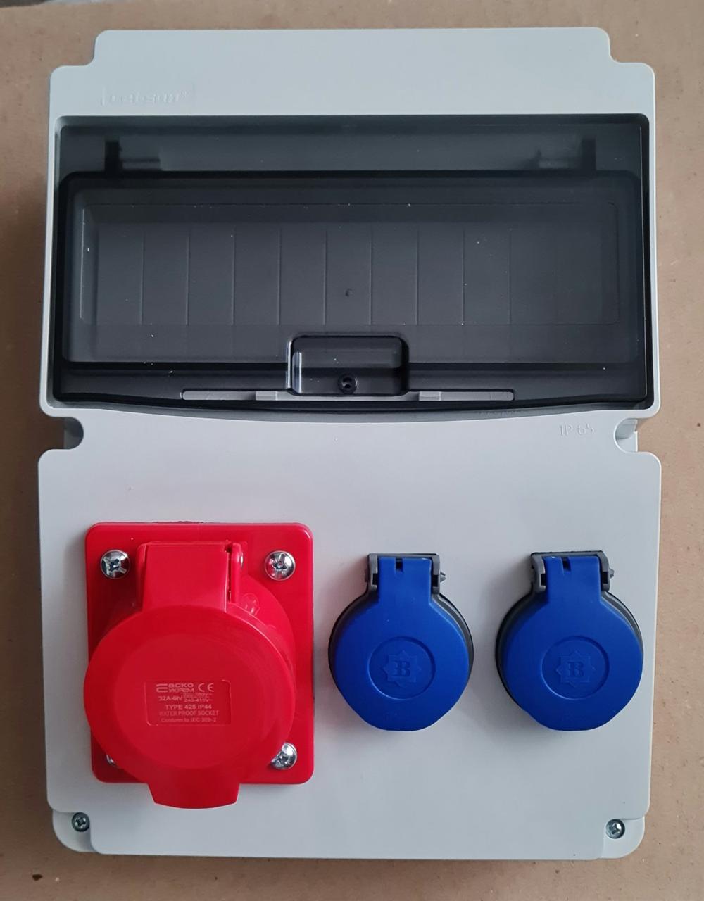 Комбинированный щиток (11 мод.) (IP65) 318x231x127 с розетками 16А(380В ...