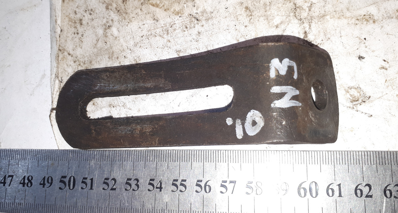 Кронштейн планка натяжитель генератора ВАЗ 2101 2102 2103 2104 2105 2106 2107 Нива 2121 21213 ...