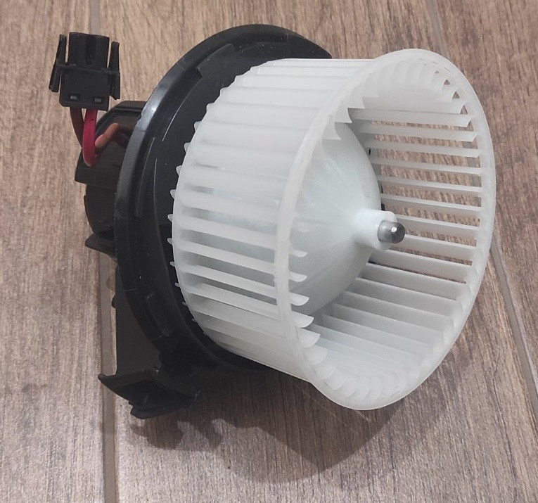 Автодеталь Мотор печки Mercedes Benz W 204 07- 2048200008 KEMP, цена ...