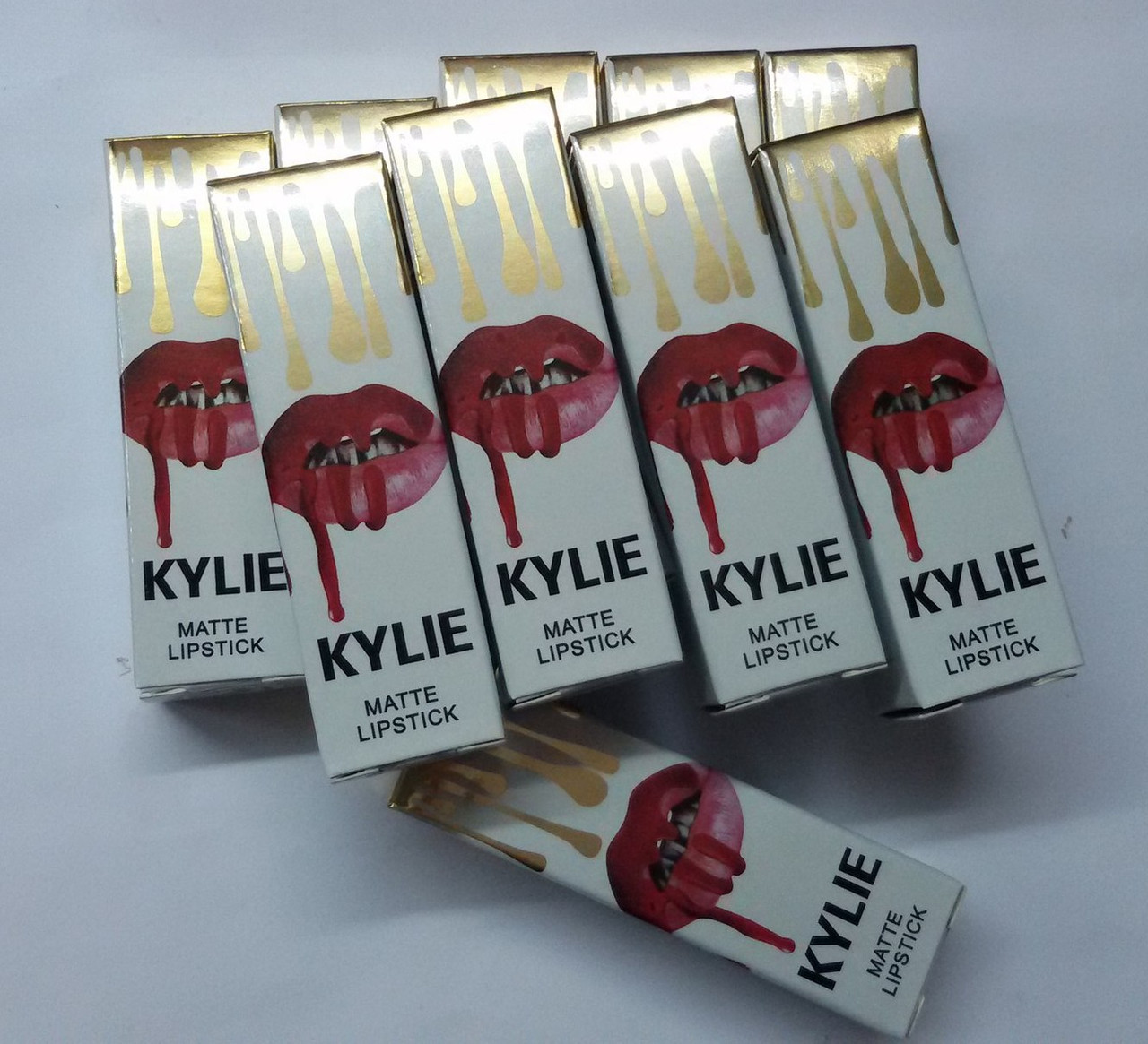 Купить Матовая помада Kylie, цена 61 грн — Prom.ua (ID#443566003)