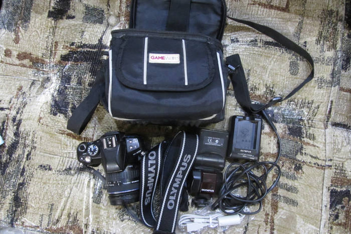 Фотоаппарат Olympus E-450 DIGITALZUIKO DIGITAL ED 14-42mm 1:3.5-5.6 + вспышка полный комплект ...